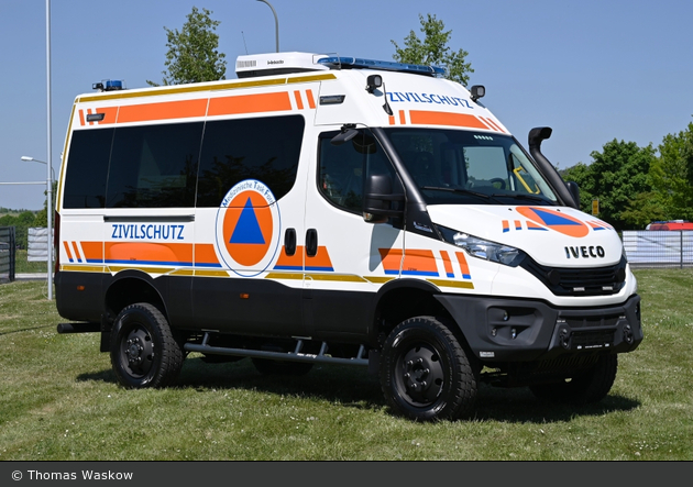 Einsatzfahrzeug: Iveco Daily 55 S 18 WX - Wietmarscher - MTW Dekon V - BOS-Fahrzeuge ...