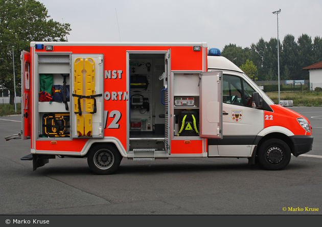 Einsatzfahrzeug: Florian Dortmund 02 RTW 01 - BOS-Fahrzeuge - Einsatzfahrzeuge und Wachen weltweit